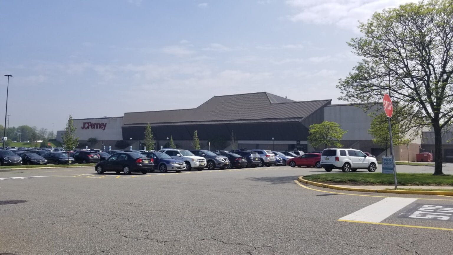 Chaos at Woodbridge Mall After Hundreds of Teens Meet Up - New Jersey ...